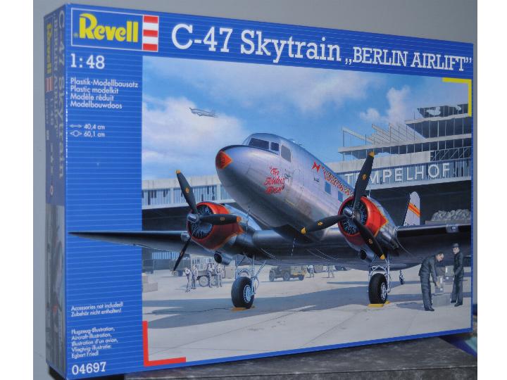 Revell: 1/48, Revell, Douglas C-47A Skytrain (OOP)
